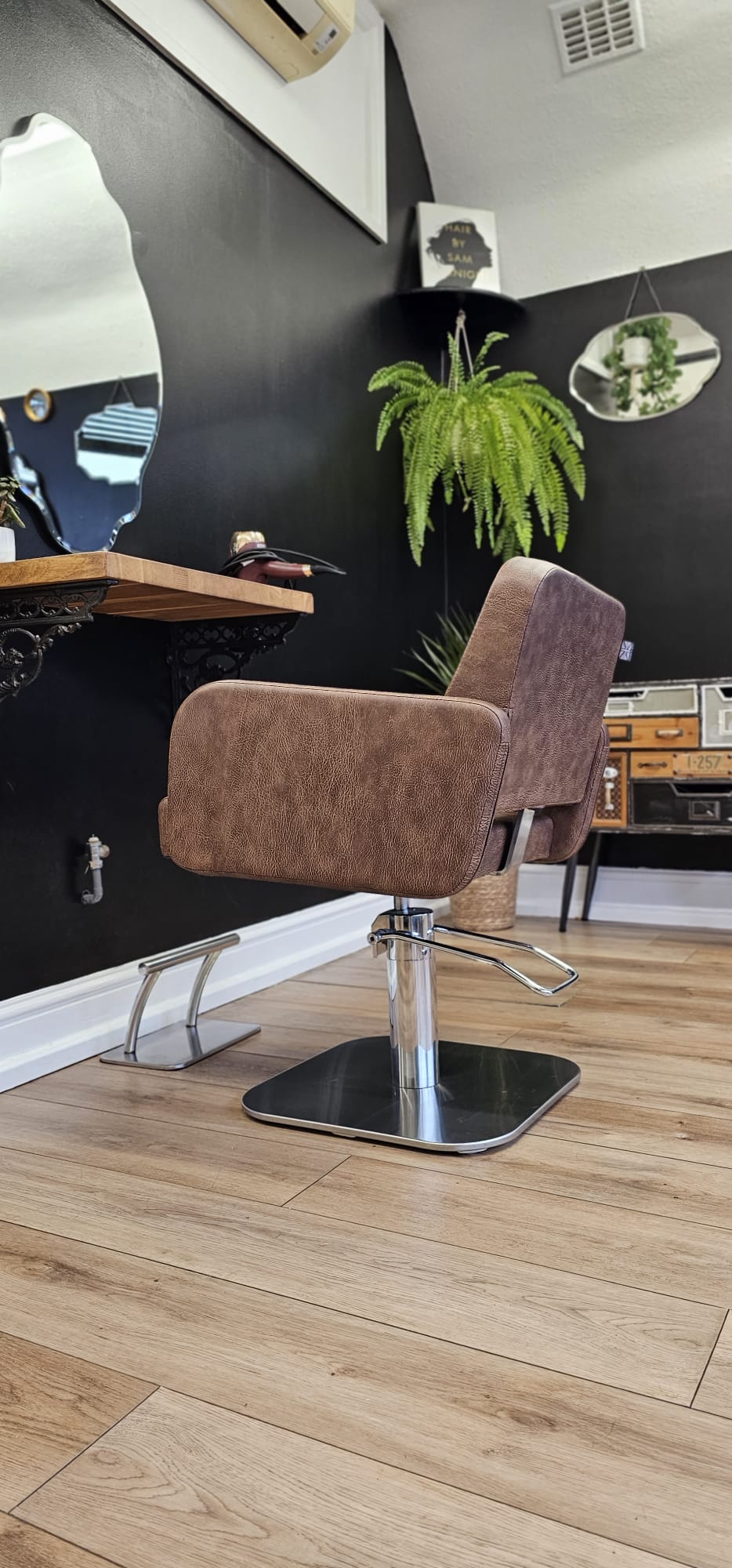 About Us – Thomas Austin Hair